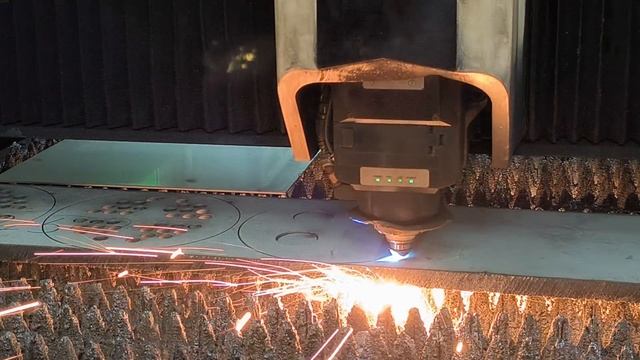 Лазерная резка нержавеющей стали 20 мм: работа на станке OREE LASER PG6015 (20 000 W Raycus)