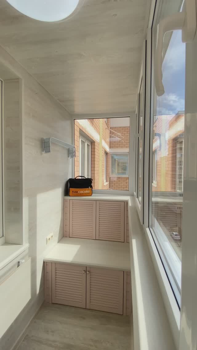 Место отдыха и хранения и на балконе одновременно! Отделка лоджии ламинатом. Восторг клиента!