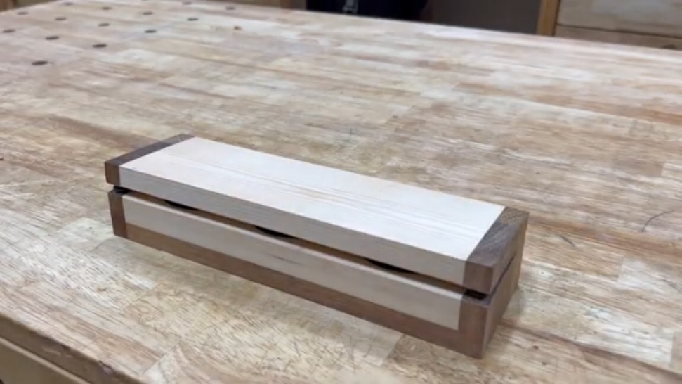 Шкатулка для мелочей.