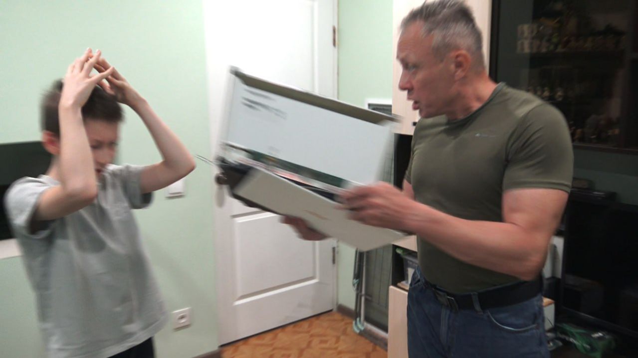 Батя сломал ноутбук сыну (ЧАСТЬ 1)