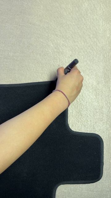 Наконец-то ковёр, который не ездит под ногами!