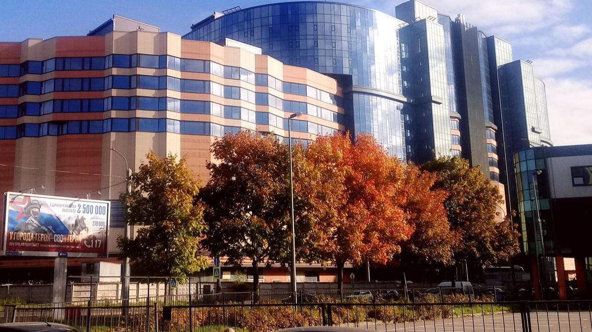 Снято между делом, когда бежал из одного магазина в другой...