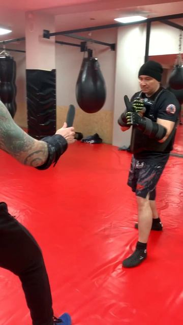 Рука на руку. Контратака.