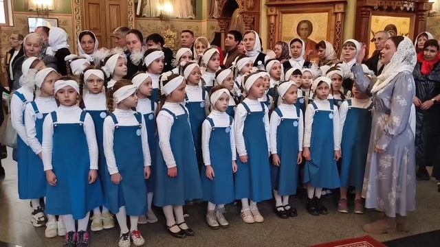 ПРОСЛАВЛЯЯ СПАСИТЕЛЯ И ПРЕСВЯТУЮ ВЛАДЫЧИЦУ БОГОРОДИЦУ:ХОР ИВЕРСКОЙ ГИМНАЗИИ НА ПРЕСТОЛЬНОМ ПРАЗДНИКЕ