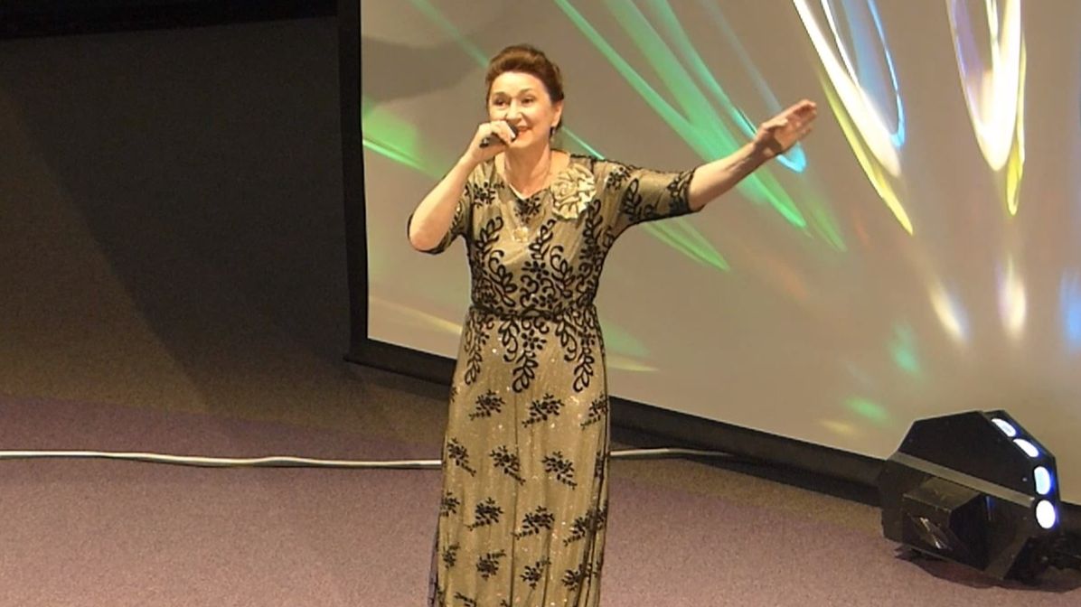 Звёзды становятся ближе. Исполняет Нелли Семенкина