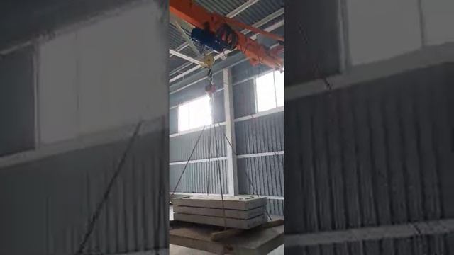 Завод «Роскран»: монтаж подвесной кран-балки 3,2 т. Пролет 10,5+10,5 м
