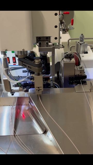 Автоматическая линия мерной резки и опрессовки провода JU-NIK SF201