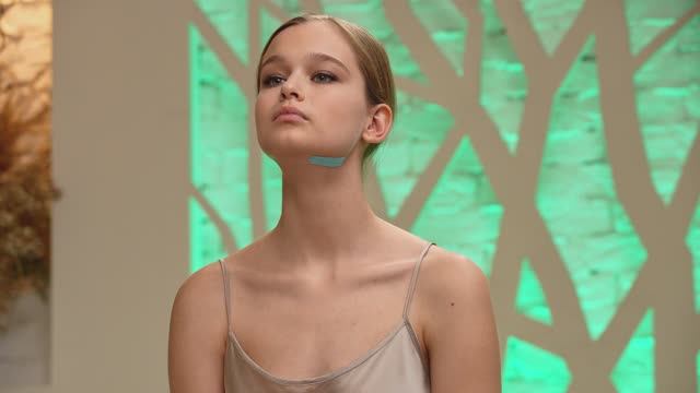 Лифтинг подбородка тейпами KineXib: Четкий контур и упругая кожа без операций