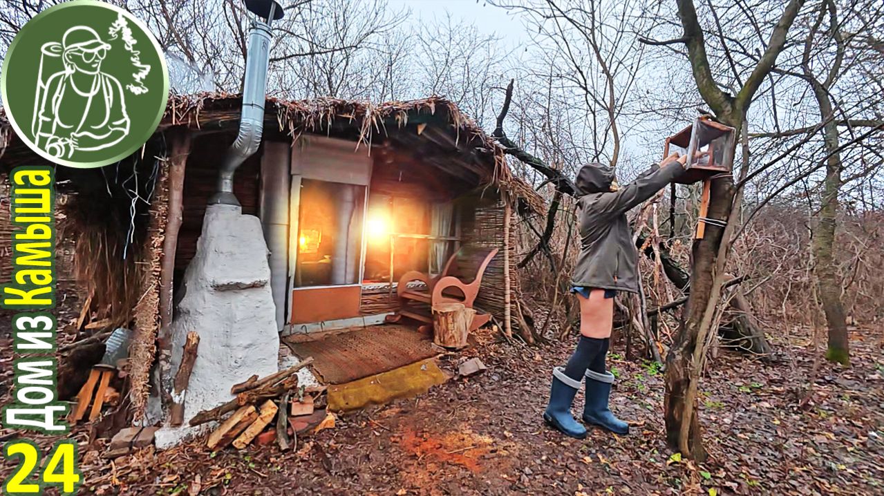 Одна в Домике из камыша | Плету циновки на стены