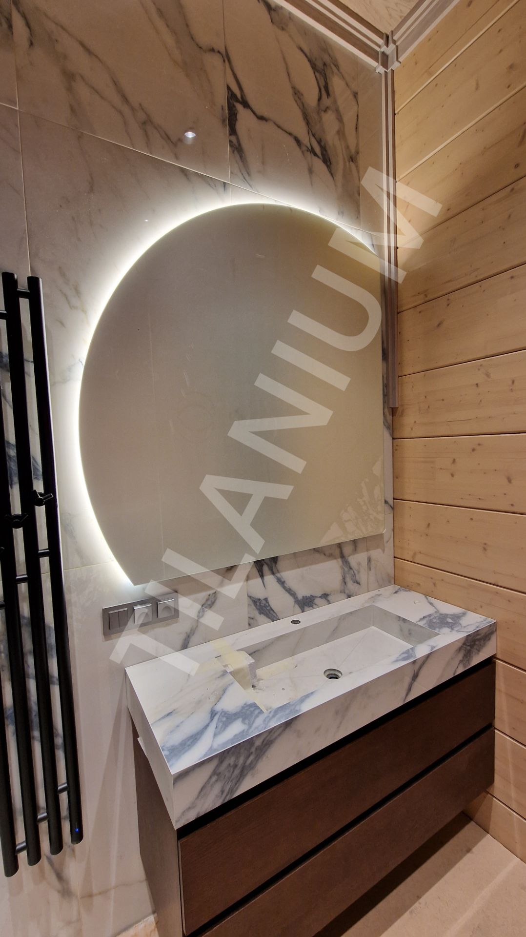 Зеркало с тыльной подсветкой по радиусу