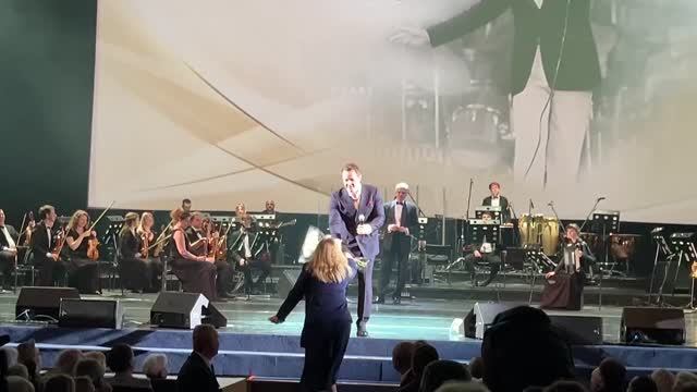 "Королева красоты"- исп Александр Волкодав, концерт памяти М.Магомаева, БКЗ ОКТЯБРЬСКИЙ 14/04/26