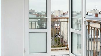 Замена уплотнителя на балконной двери.