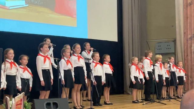 "Крылатые качели" - Детский хор п/у Владимира Яцкевича  / Заказать хор на мероприятие