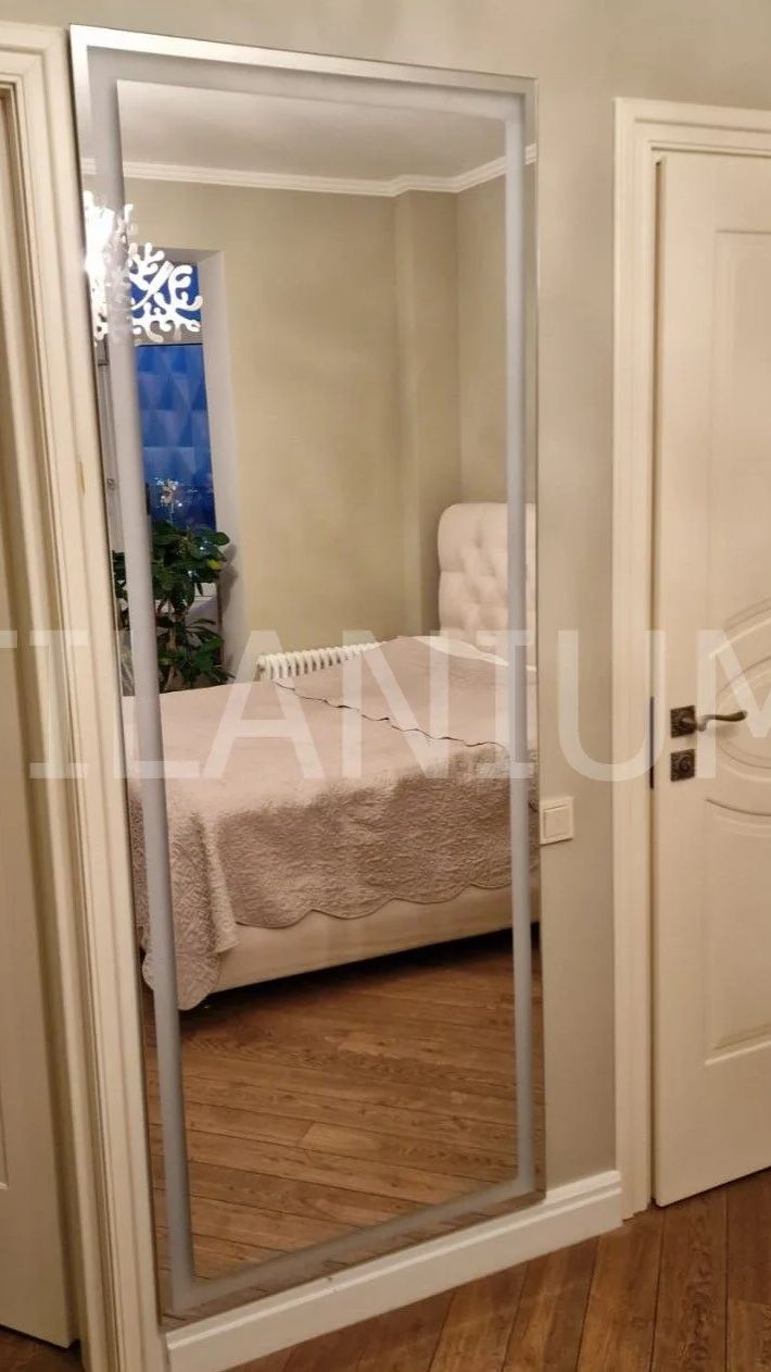 Зеркало с фронтальной подсветкой по всему периметру