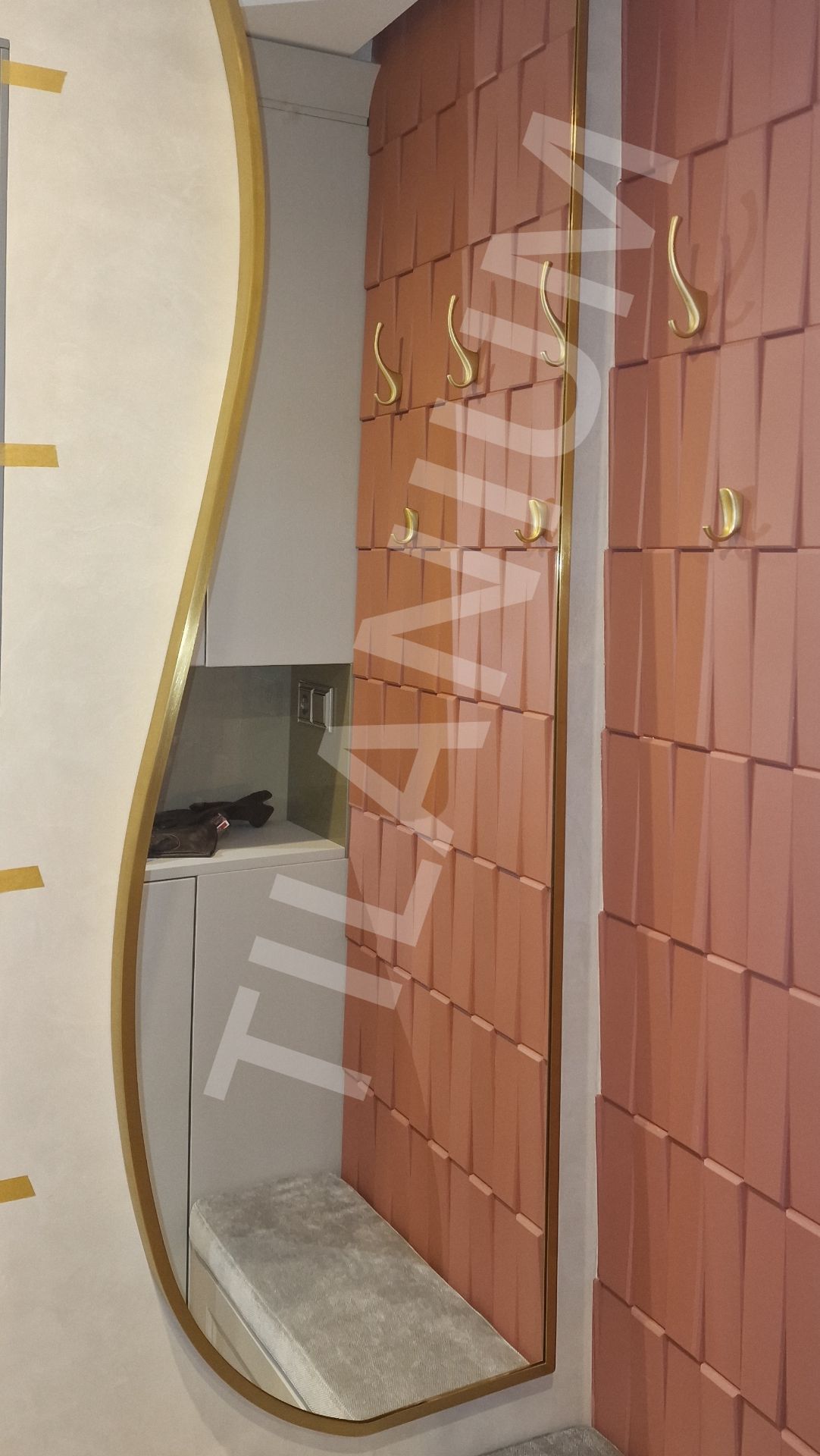 Зеркало в матовой золотой раме, для закрытия щитка