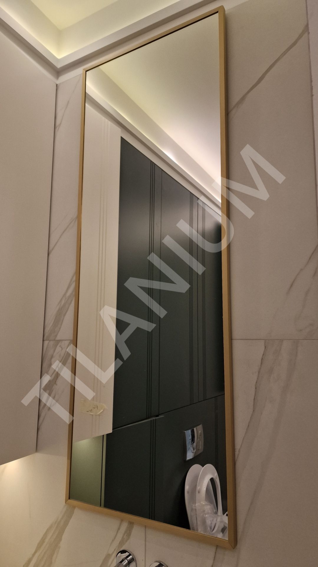 Зеркало в латунной раме 20х20 мм