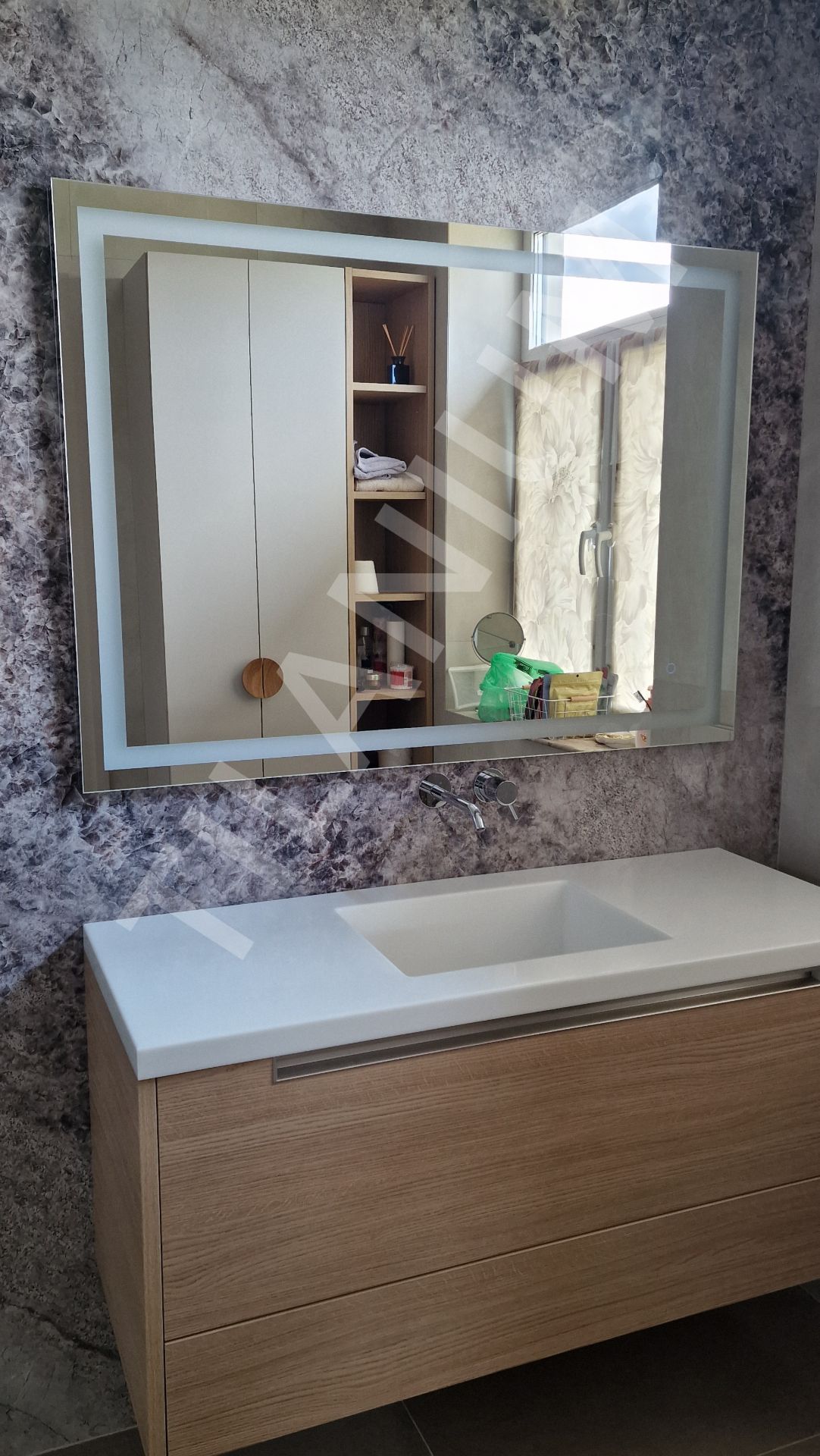 Зеркало с фронтальной подсветкой по всему периметру