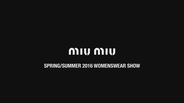 Показ женской коллекции Miu Miu весна-лето 2016