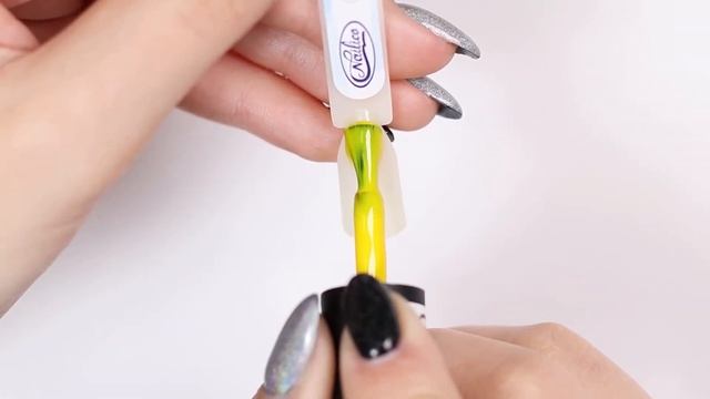гель-лак Nailico № 026