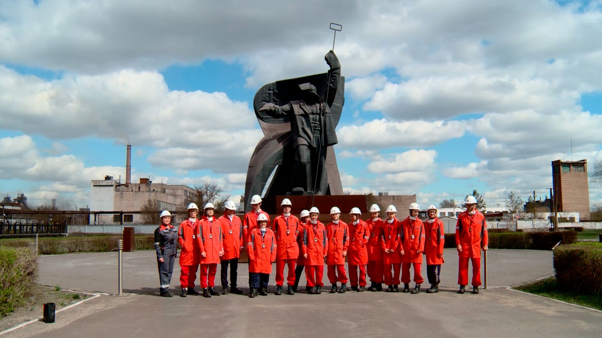 Игроки волейбольного клуба «Оренбуржье» побывали на экскурсии по комбинату