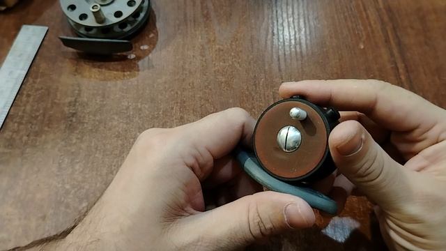 ИНТЕРЕСНАЯ САМОДЕЛЬНАЯ ПРОВОДОЧНАЯ КАТУШКА С ДВУМЯ БАРАБАНАМИ ИЗ СССР. НОСТАЛЬГИЯ ПО СНАСТЯМ СССР.