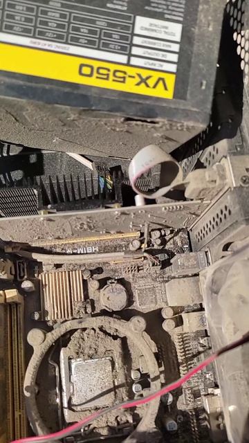 Очень пыльный компьютер!