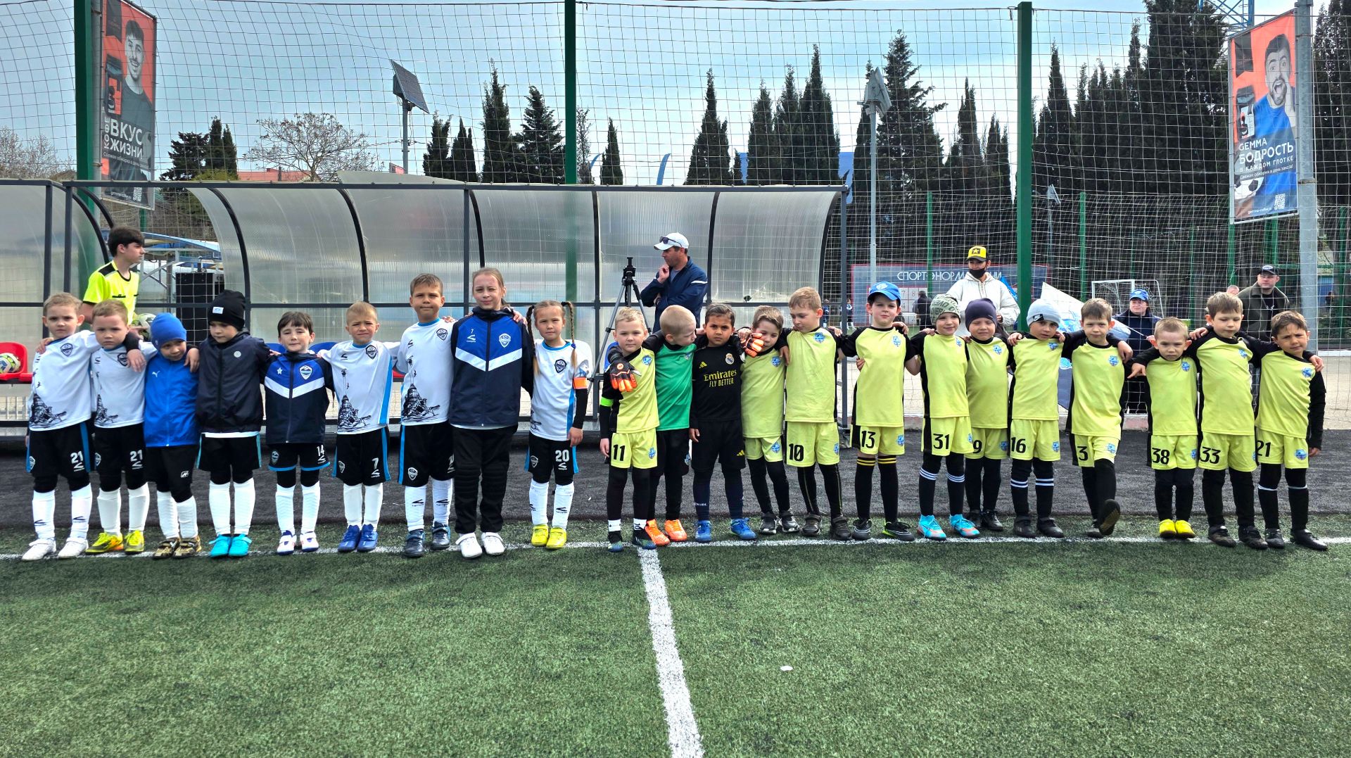 18.04.2026-ДСК "Фарватер" синие г.Севастополь : СШОР-8 2019 г. 1 тайм