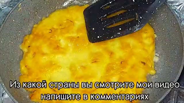 3 лука и минералка. Приготовьте и не пожалеете! Луковые лепёшки на сковороде!