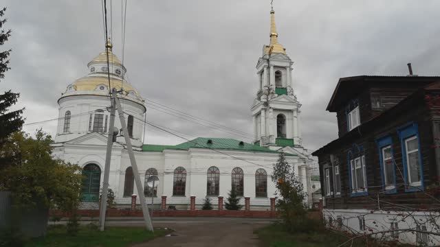 Татарстан. Елабуга- рябиновый рай, тихий, уютный, добрый городок. Покровская церковь.