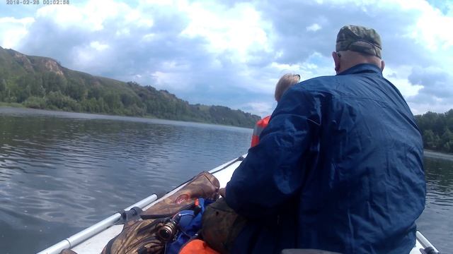 Сразу видно дочь рыбака.)))