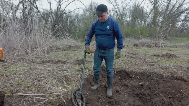 Весна прекрасное время года для поиска старины.
