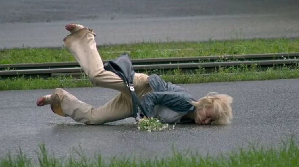 Не спешите у меня корона падает