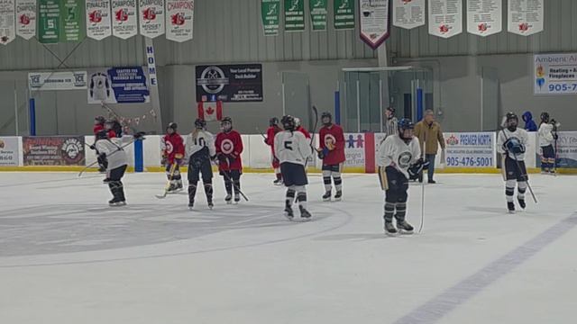 Женский Хоккей в Канаде. Возраст до 13 лет. Финальные Рукопожатия и Разрешение Игрового Конфликта