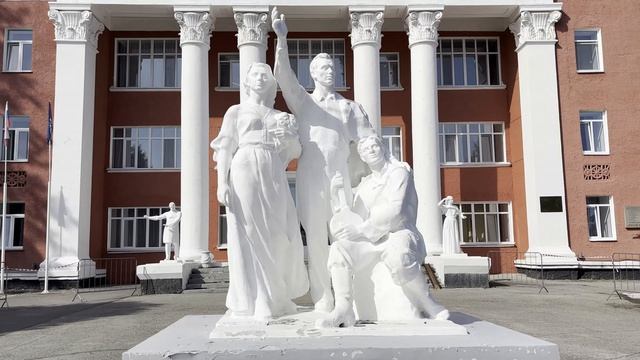 Советские скульптуры в санатории Усть-Качка