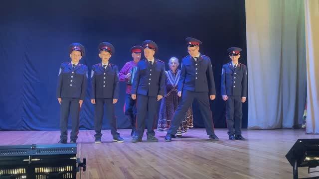 2026.04.19. Станичники поют на сцене ДК Северный