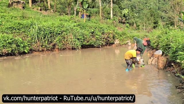 🐟 ПОЛНОЕ ВИДЕО: Два шотландских мальчика ловят рыбу, собирают урожай, строят ферму и продают урожай