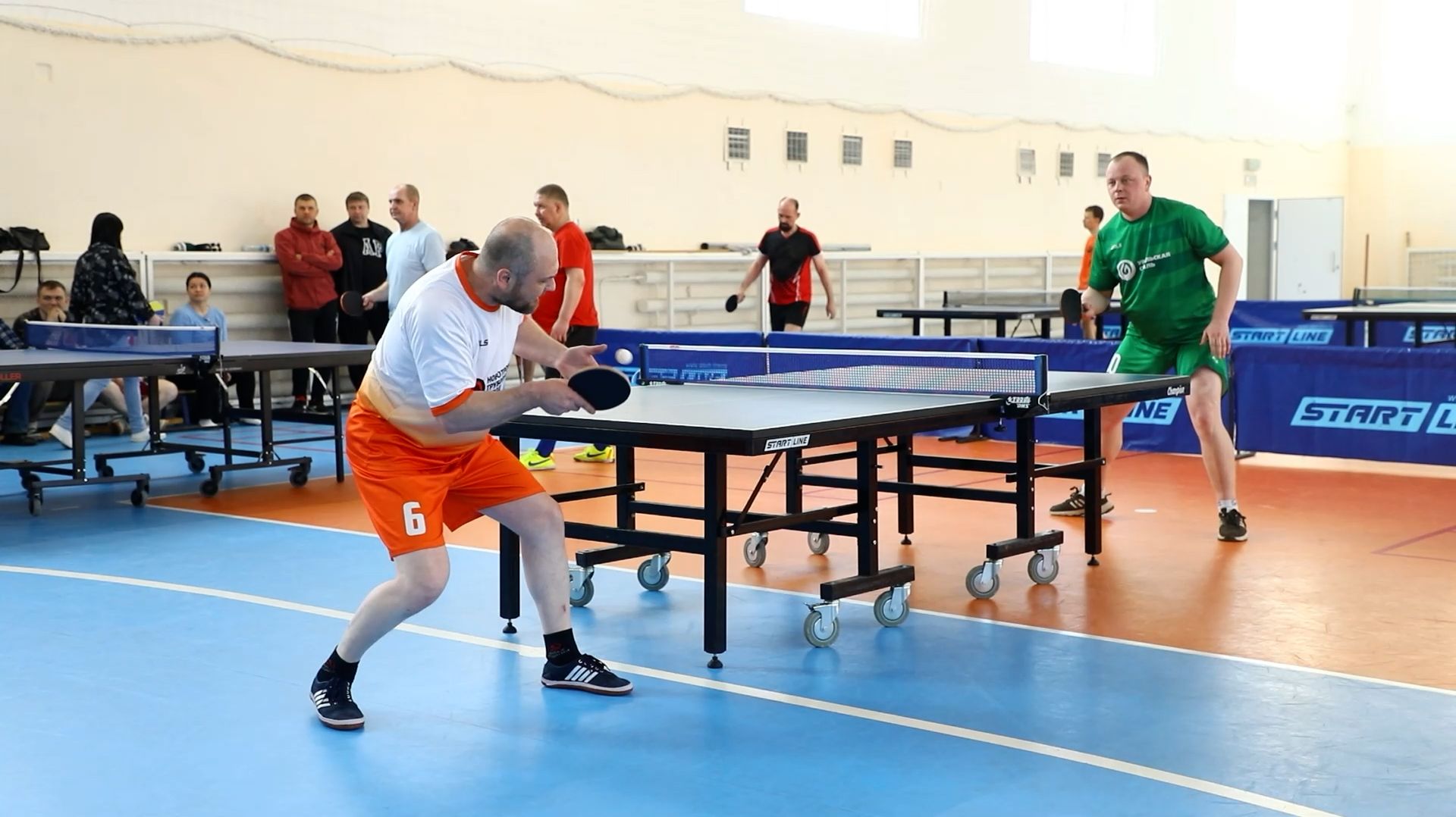 Металлурги встретились за теннисными столами.