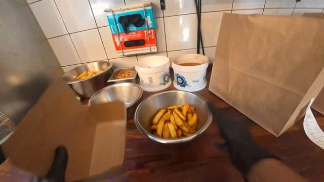 От первого лица час пик в моей закусочной 🍔🔥  Бургеры и картошка фри нон-стоп