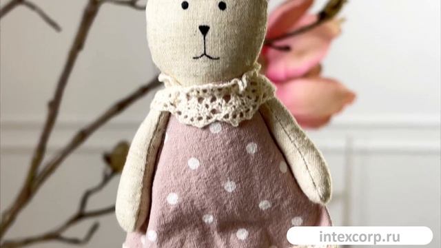 Подвесное украшение ЗАЙКА ГОРОШИНКА в розовом платьице, текстиль, 17 см, 22-014-1