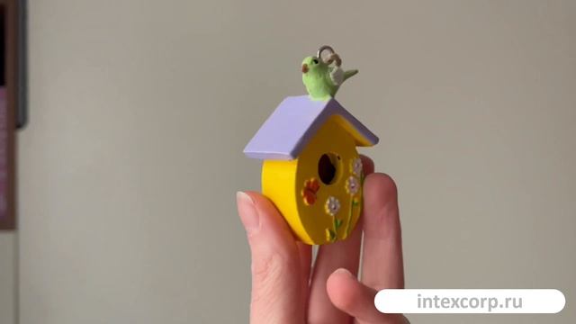 Подвесное пасхальное украшение ДОМИК ЗЕЛЁНОЙ ПТИЧКИ, полистоун, 6 см, 59-0827-2