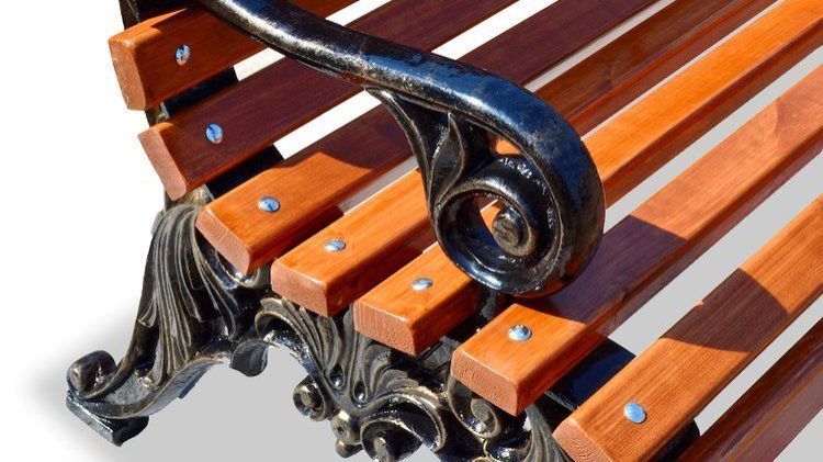 Скамейка чугунная «Белые ночи» с подлокотниками от компании Хоббика