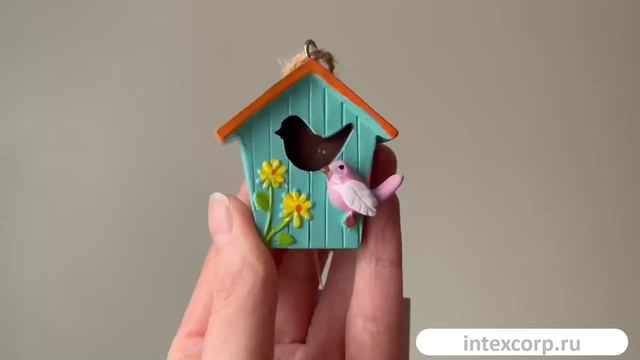 Подвесное пасхальное украшение ДОМИК РОЗОВОЙ ПТИЧКИ, полистоун, 5 см, 59-0827-1