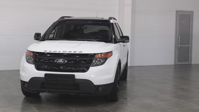Автомобиль Ford Explorer в автосалоне Аврора в Краснодаре (4973)