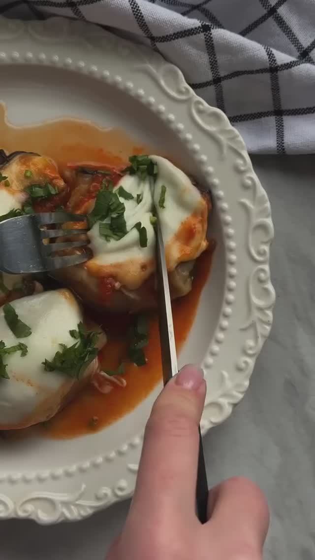 Конвертики из баклажанов с фаршем.