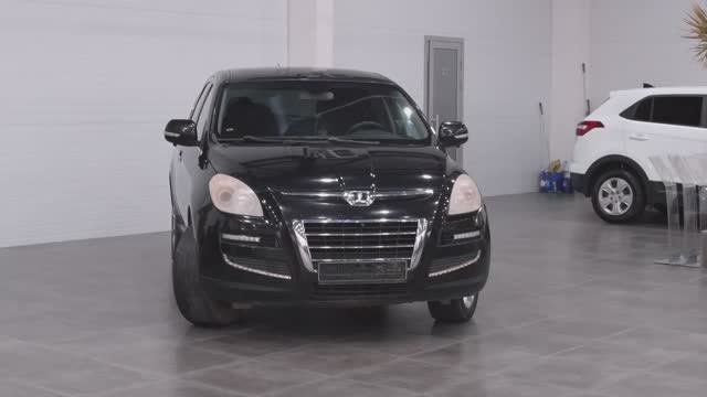 Автомобиль Luxgen U7 в автосалоне Аврора в Краснодаре (0045)