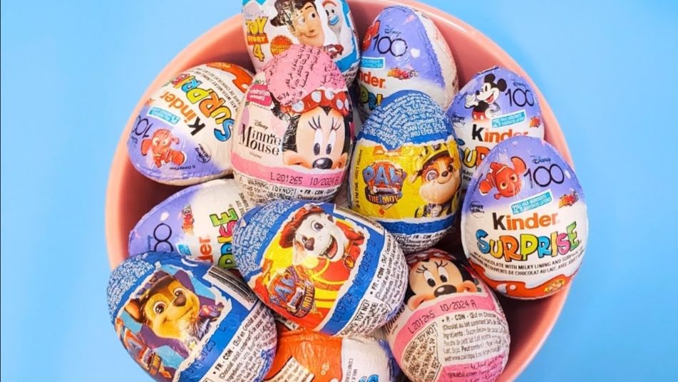 АСМР РАСПАКОВКА Чудесных Киндер Сюрпризов Шоколадные яйца и Сюрприз 🥰😍