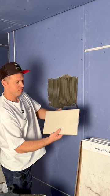 Михович - как наносить клей на плитку