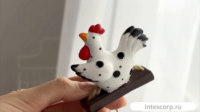 Подвесное пасхальное украшение ПРАЗДНИЧНАЯ КУРОЧКА, полистоун, 7 см, 59-0449