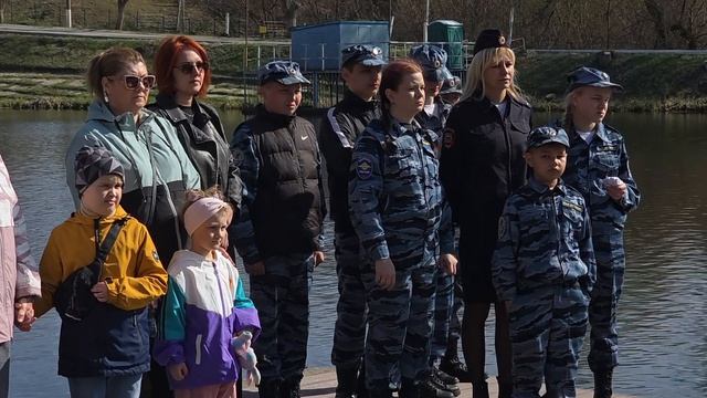 Традиции сохраняются: в светловском пруду вновь поселились лебеди