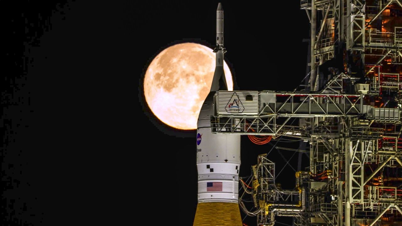 Eve Online / миссия Artemis II / Облет луны